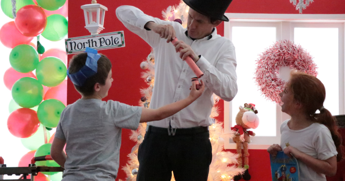 Wonders of Christmas Magic Show - Andy Wonder